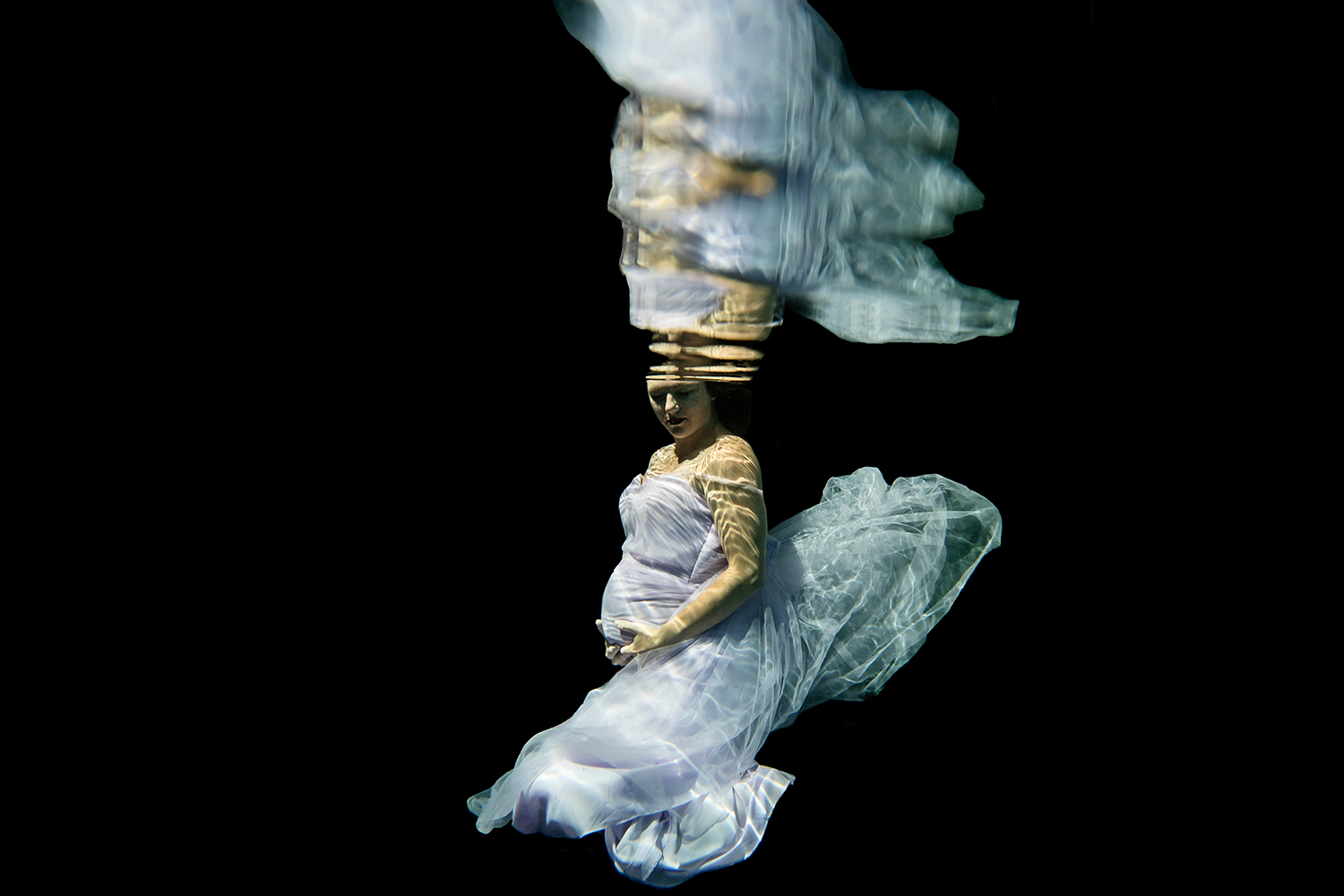 Underwater Maternity Photos: Minneapolis Photographer - emmerleeunderwater